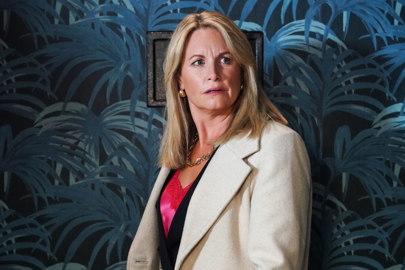 4 EastEnders spoilers for Mon, Dec 14: Sam returns to Walford, Harry ...